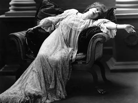 Allure of the 'Unhinged' Woman in Film and Literature - INKspire